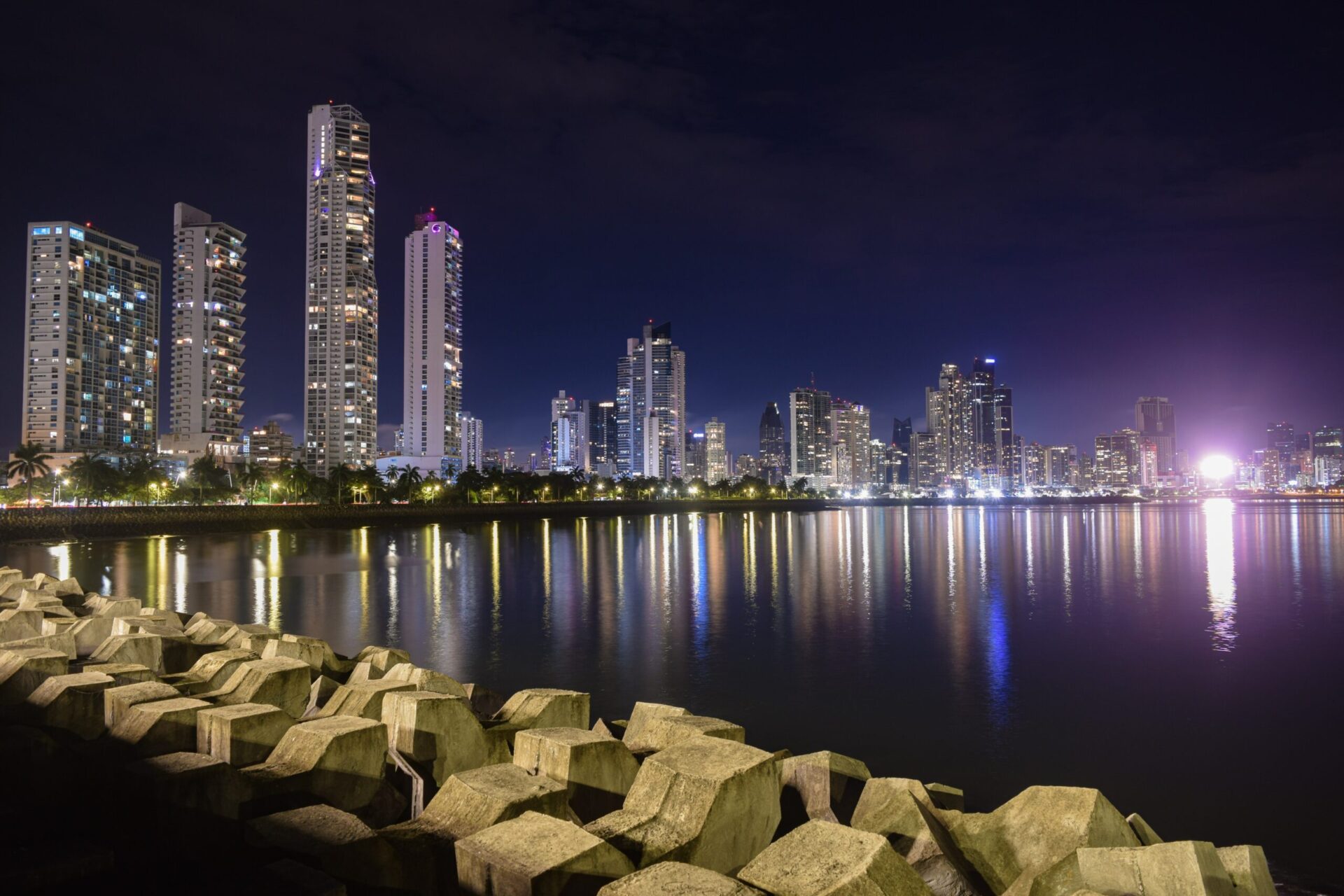 Avenida Balboa - The Panama Link